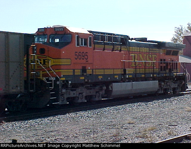 BNSF 5695 - DPU
